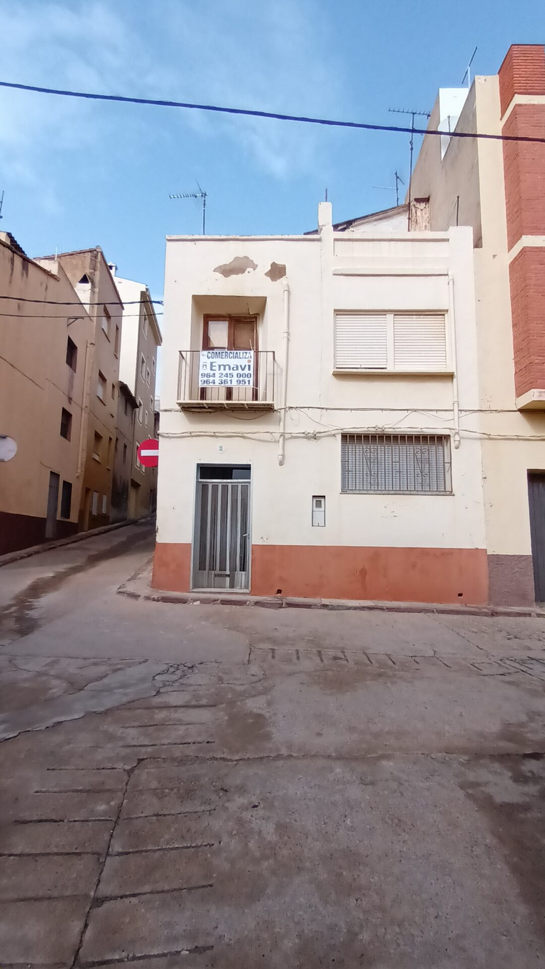 Casa en chaflán con gran potencial en el centro de Alcora - Fincas ...